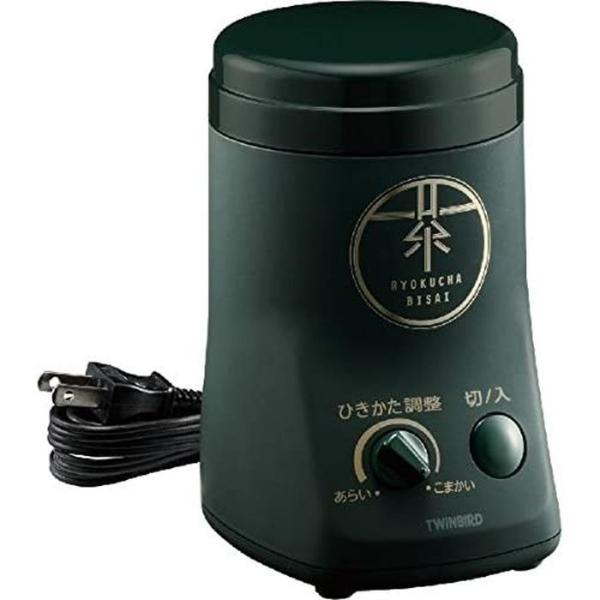 茶葉を手軽に粉茶に。茶葉を入れてスイッチを押すだけの簡単操作。1回に 約 10 g( 大さじ 2杯 )の緑茶を、1分少々の短時間で微粉末にします。料理のアレンジにも使えるレシピブック付属。粉末緑茶がかんたんに。緑茶の栄養、まるごといただく。...