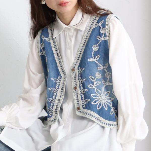 ■ ナチュラルで優しい、こだわり刺繍 繊細なボタニカル（花柄）刺繍をあしらった、フォークロア調のデザイン。 一点投入するだけで、顔周りをパッと華やかに、優しい雰囲気へと導きます。■ 肌に嬉しい「綿100％」の天然素材 さらりとしたコットン1...