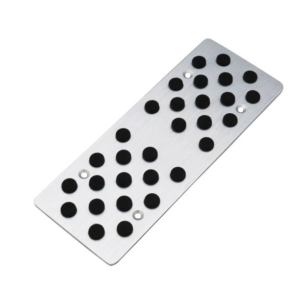 アルミフットレストカバーです。さりげなく高級感を演出します！取付は基本、付属のビスでのネジ留めとなります。　◆適合年式　：　2008年〜 ※CC/SW含む※一部車両にてフットレストの形状が異なる場合があります。その際は加工にて対応が必要です...