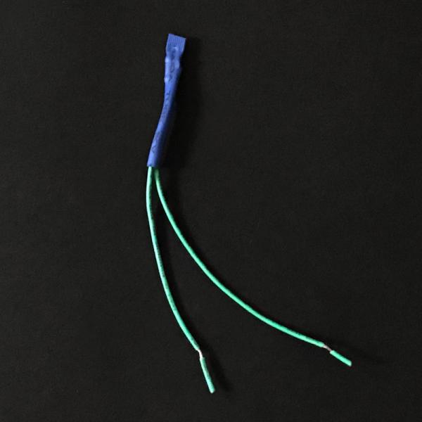 【発売日：2022年05月09日】サイドエアバッグ警告灯表示を消灯させる為の部品です。取り付けや、お車とのマッチング等の技術的なサポートは致しません。本製品装着作業に関わる関連部品の脱着、及び本製品の装着作業は、必ず専門知識、加工技術を持ち...