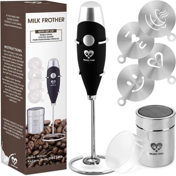 Silver Fork ミルクフォーマー Milk Frother 電動 ミルク泡立て器 ハンディミルク泡立て器には、ステンレススチールスタンドとラテアートキットも付属しています。パウダーココアシェーカーと装飾用ステンシルも含まれています。...