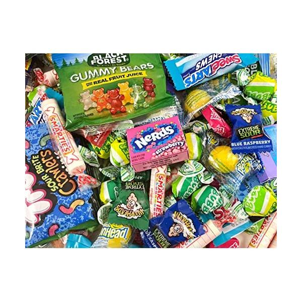 アメリカ発! 自分用としても、お友達にギフトでプレゼントしても◎のアメリカのお菓子♪♪バラエティに富んだスナックコレクションを随時追加中ですParty Chewy Candy Assortment SweeTarts, Nerds, Sma...