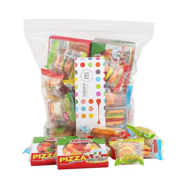 楽しい形のおいしいフルーティーなグミキャンディーが入ったバラエティパックです。商品：eFrutti グミキャンディ箱入りバラエティパーティセット・ピザ8枚、ミニバーガー10個、サワーミニバーガー10個、ホットドック10個、カップケーキ5個、...