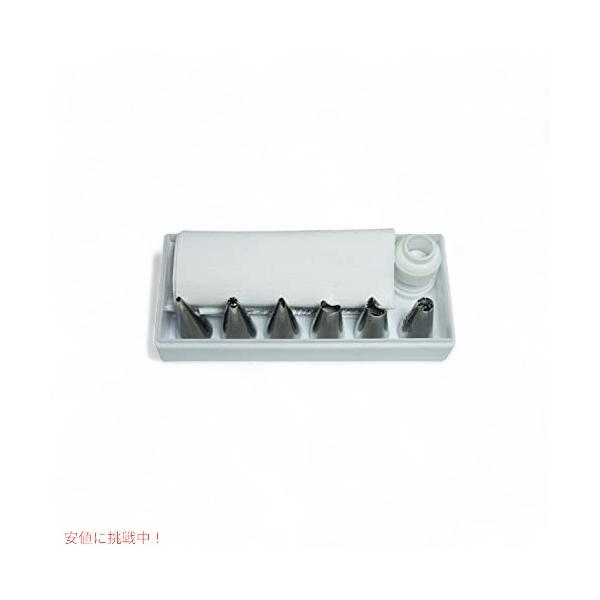 絞り袋に口金をセットして美しいケーキ作りの始まり！Get started towards gorgeous pastry decorating with this 8-Piece Icing and Cake Decorating Set ...