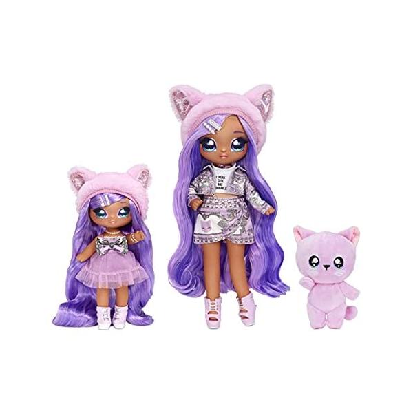 ナ！ナ！ナ！ラベンダーキティファミリー。パリのシックな雰囲気。 11 インチのティーンズ ソフト ファッション ドール、マーゴット ベル、彼女の妹の 7.5 インチのソフィー ベル、そして初めて 4.5 インチのぬいぐるみのペットの猫 Bi...