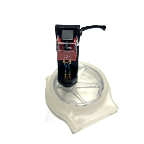 ・箱付き・ヘッドシェル標準装備・適正針圧1.0〜1.8g(1.4g標準)・VM型カートリッジ*********************************■中古品になりますので、ご理解の上ご購入いただきますようお願いいたします。・試聴用...