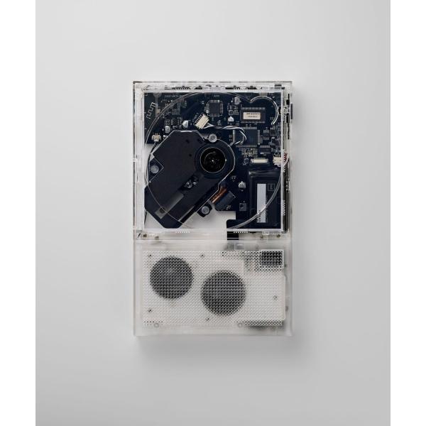 スピーカーがある事でより手軽にCDを楽しめ、CP1のコンセプトを継承しCDジャケットを飾れ、Bluetooth/バッテリーを搭載した商品となっております。CP1のシンプルでミニマルなデザインを踏襲しつつ、新たにスピーカーを搭載。厚さはCP1...