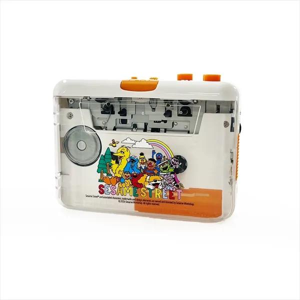 4/18にRECORD STORE DAY限定商品として発売される、セサミストリートの楽曲を集めた日本オリジナル編集盤2作品の発売を記念して、セサミストリートの仲間たちの 音楽グッズコレクションを同時発売!カセットプレーヤーはフロントパネル...