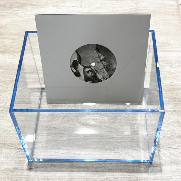 CDやDVD、7inch EPを収納できるマス型のカラーアクリル製マルチラックです。BLUEサイズ:W210×H160×D150(mm)アクリルの厚さ：5(mm)CDラック CD収納 CD保管 CDラック 収納ラック インテリア CD棚 D...