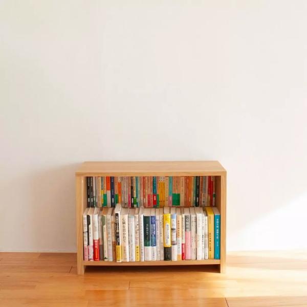 【発売日：2026年01月05日】「黒猫の本棚 STACKING SHELF REGULAR FLAT TOP」は、天板が平らで上に積み重ねができないことを除き、REGULARと同じ仕様です。高さを調整できる可動棚を備えているので文庫本から...