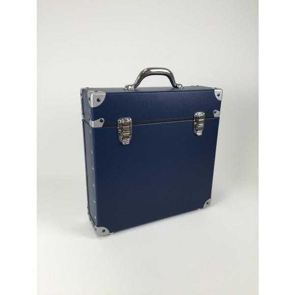 ヨーロッパで開発され、優れた強度を誇る繊維ボード、パスコ素材を使用したLP用キャリングケースです。パスコは古紙やバージンパルプが主原料で、強度や耐久性、成形性などの長所を兼ね備え、さまざまな分野に応用が期待される素材です。頑丈な作りでありな...