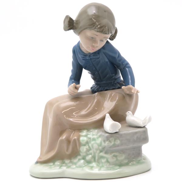 サイズ：W約約110mm x H約約160mm x D約約110mm  ※ 実寸計測色：マルチカラー付属品：なし状態：中古：A本体：若干汚れ底部：汚れ、スレ目立つキズも少なく、程度の良い商品です。こちらの商品は店頭および他サイトでも販売を行...