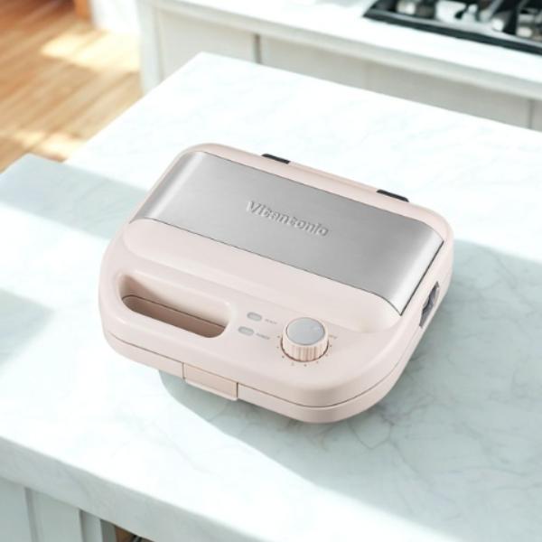 ワッフル＆ホットサンドベーカー毎日使える、マルチサンドプレートトーストやホットサンド、パニーニが焼けるので、日常使いにも最適！食パンの耳を切らずに焼けて、グリル風の焼き目もつくので見た目にもおいしさUP ！耳なしホットサンドなら1度に2個焼...