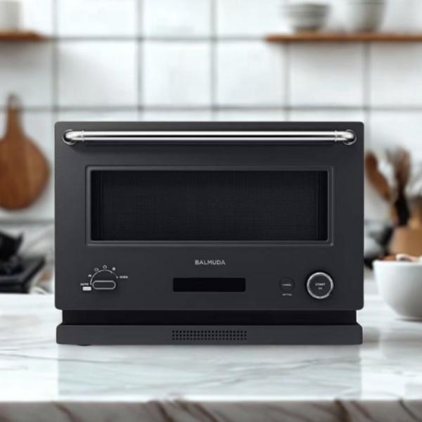 出来上がりまでの、特別な時間美しい操作音や機体を照らすスポットライト。上質なデザインとほんの少しのユーモアが、毎日の調理を楽しい気持ちにさせてくれます。毎日のあたためも、週末のごちそうも。加熱性能が向上したレンジ・オーブン機能レンジ機能では...