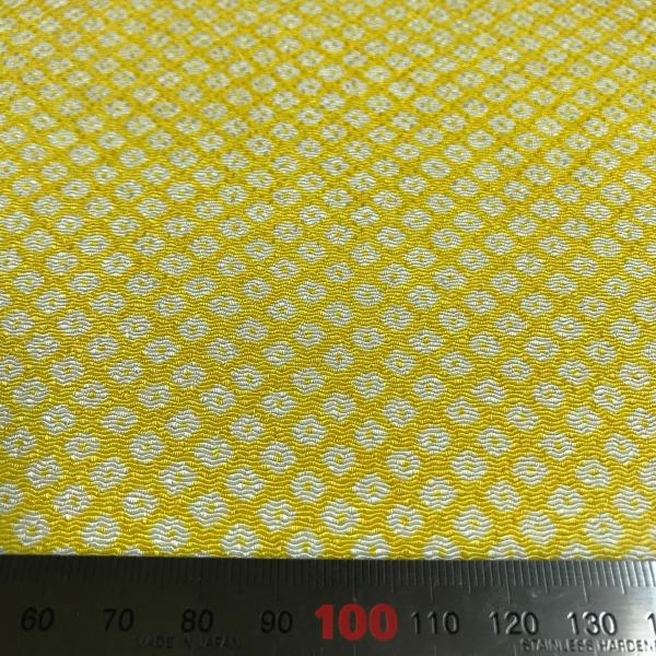 カットされているので、巾着やパッチワークなどの小物作りに最適！！レーヨン100％ですので、水に濡れると縮みます。お洗濯をされる場合はドライクリーニングでお願い致します。サイズ：約32×34cm素　材：レーヨン100％写真では多少色味が異なる...