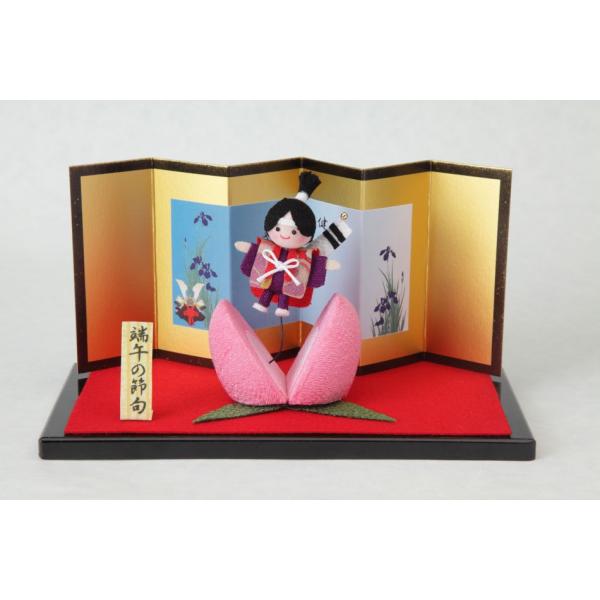 パカッと割れた桃から出てきた桃太郎。ユーモラスで可愛らしいキットです。針・糸を使わずに作れます。もうせん、金屏風、立札付き。※黒台(KD-2)は別売です。サイズ 約高さ9.5ｃｍ×幅18ｃｍ×奥行き10ｃｍ（もうせん・金屏風含む）ホビータイ...