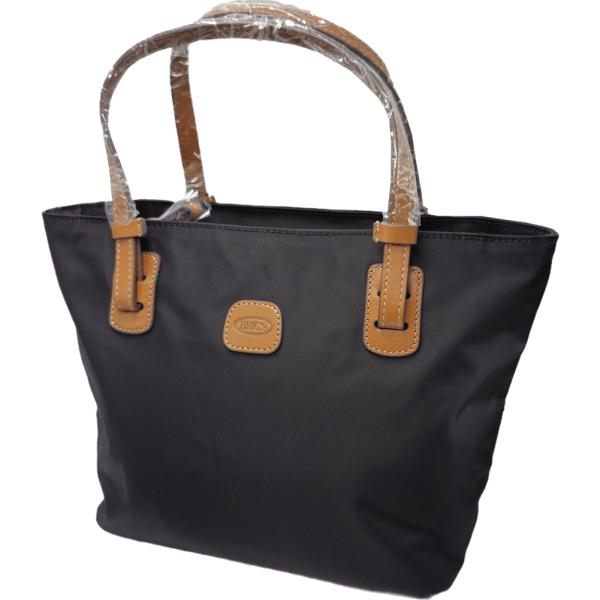 サイズ：24x22x13cmカラー：ブラック付属品：タグ状態：新品未使用品、保管上の微細なスレ等はご了承ください。ブリックスは、1952年マリオ・ブリッコラにより、イタリア・ミラノ北部コモ湖にほど近いオルジャーテ・コマステで創業されました。...