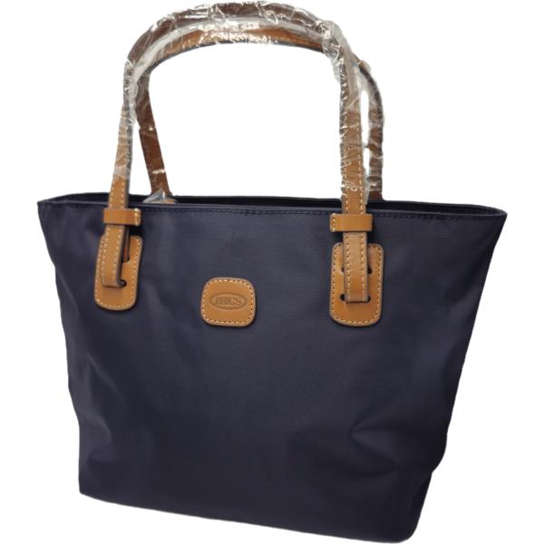 サイズ：24ｘ22ｘ13ｃｍカラー：ネイビー付属品：無状態：新品未使用品、保管上のスレ等はご了承ください。ブリックスは、1952年マリオ・ブリッコラにより、イタリア・ミラノ北部コモ湖にほど近いオルジャーテ・コマステで創業されました。長い歴史...