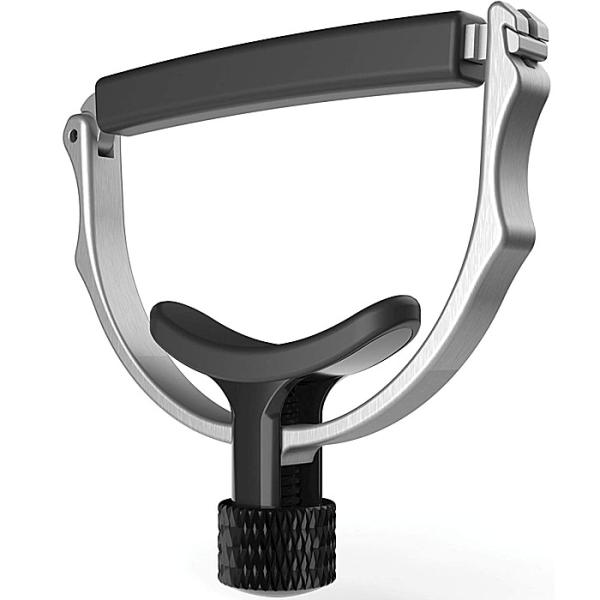 Cradle Capoは、Ned Steinbergerデザインによる、Self-Centeringデザインを採用したステンレス製のカポです。Self-Centeringデザインは、カポを取り付ける際に難しい調整が必要無く、フレットボードに...
