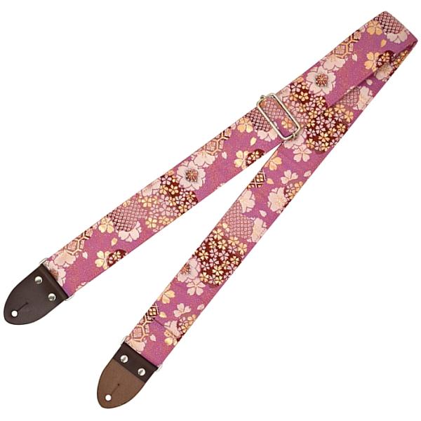 日本を代表する絹織物「西陣織」の布で作ったギターストラップ。色とりどりの先染め糸を用い、彩り豊かに緻密に織り上げられる文様の美しさを生かした一品です。金や銀の糸が織り込まれているため、ライトが当たるとキラキラと光り演奏会などでも存在感を発揮...
