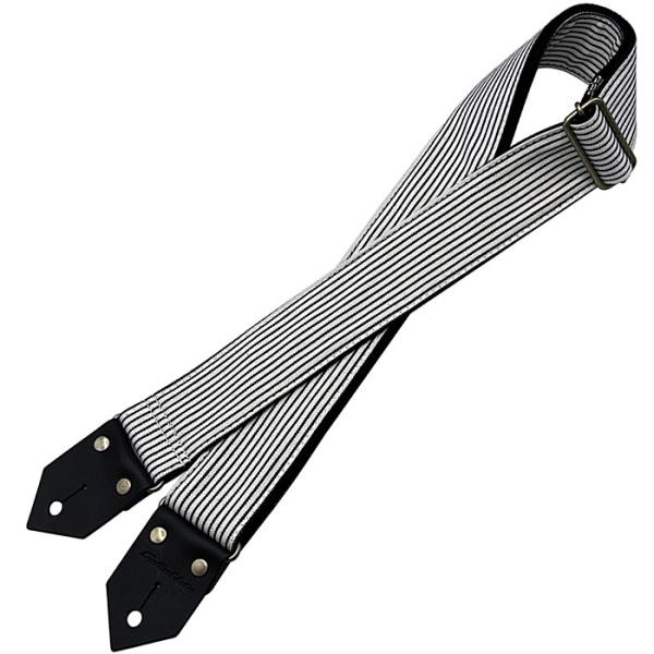 デニムの聖地「岡山県倉敷産の国産デニム」を採用。シンプルなデザインを最大限生かす事を意識して製作。ストライプを目立たないステルスステッチにて縫製。シンプルなストライプと色使いでギター本体のカラー問わず扱いやすい定番的ストラップとして完成しま...