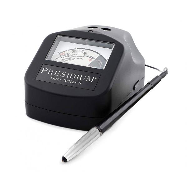 信頼の高さでプロに愛用されるPRESIDIUM社のマルチジェムテスターです。熱伝導率を利用した確実な測定方法を採用、宝石にプローブを当て、目盛りを読み取るだけの簡単測定で、サファイヤとタンザナイト、ルビーとスピネルなど、類似石を判定します。...