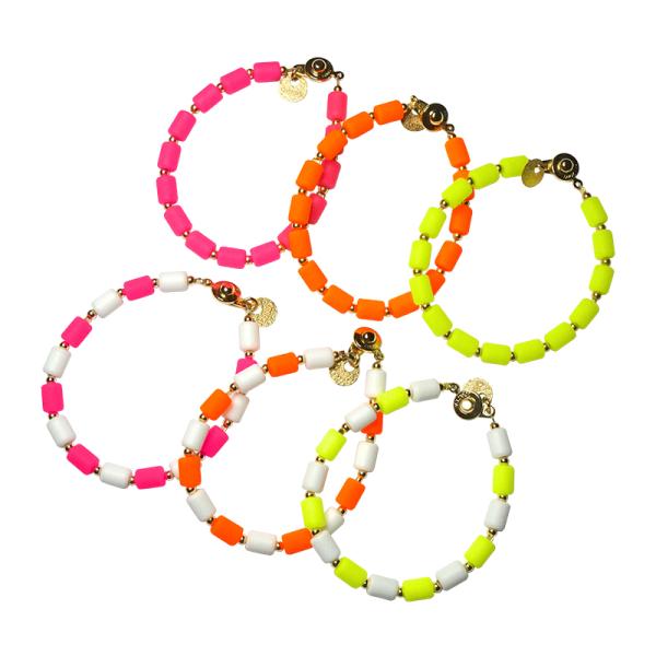 数多のトップアスリートやその指導者たちが愛用する、クリオの最高峰アイテムのブレスレット版。カラフルなシリコンパーツをつなぎ合わせたインパクト抜群のスポーツギア。鮮やかな発色のネオンカラーシリーズで、よりエネルギッシュな印象のラインナップが登...