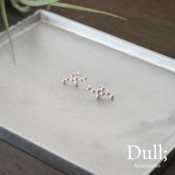 ご覧いただきありがとうございます。Silver925素材のピアスNowaki（のわき）です。少し和風のテイストが入ったシンプルなピアスです。モチーフはくすみを加えて落ち着いた雰囲気に仕上げています。【商品詳細】〜Size〜全体：縦＝約17m...