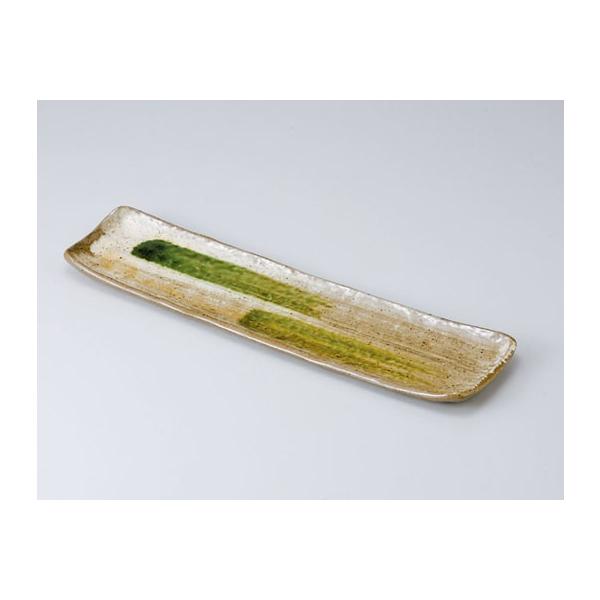 秋の味覚さんまを楽しむならこのお皿。ほっけ皿とくらべて比較的細長く作られています。サンマ皿だけでなく、一品珍味や刺身を数種類おいて付き出し皿や刺身皿のように使うとオシャレかつ、洗い物がこのお皿1枚で済んじゃいます♪サイズ:38.3×10.2...