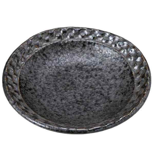 和食器の小皿はそこにあるだけで食卓を飾ってくれます。取皿に、タレ皿に用途に合わせて、またシーンに合わせて数種類を数枚ずつ用意しておくことをおすすめいたします。サイズ: 直径10x 高さ2.1cm生産:日本製磁器こちらは協同組合取り寄せ品で、...