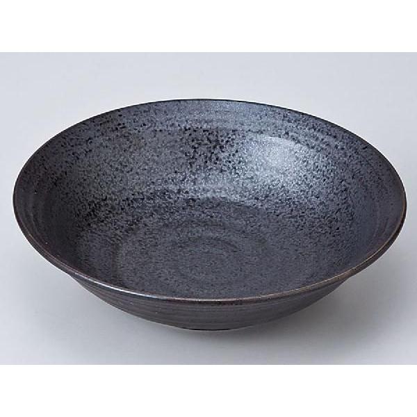 和の業務用、おもてなし用の食器です。お店で使うような美麗かつ趣深い食器をぜひご家庭でもお楽しみください。サイズ: 直径 17.9x高さ 4.7cm生産:国内 美濃焼こちらは協同組合取り寄せ品で、当店の仲間である陶器卸商社さんから商品を取り寄...