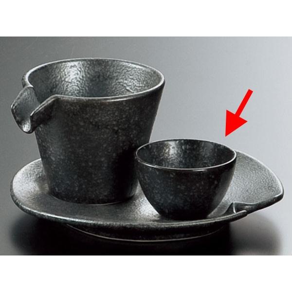 料理屋さんや旅館、居酒屋などで使用されている本格的なプロ用食器を、〜ぐい呑み・杯〜シンプルでモダンなものから、純和風の伝統柄のものまで豊富に取り揃えました。お酒を見た目にもおいしくするおしゃれな陶製の器で、至福のひとときを。サイズ: 直径6...