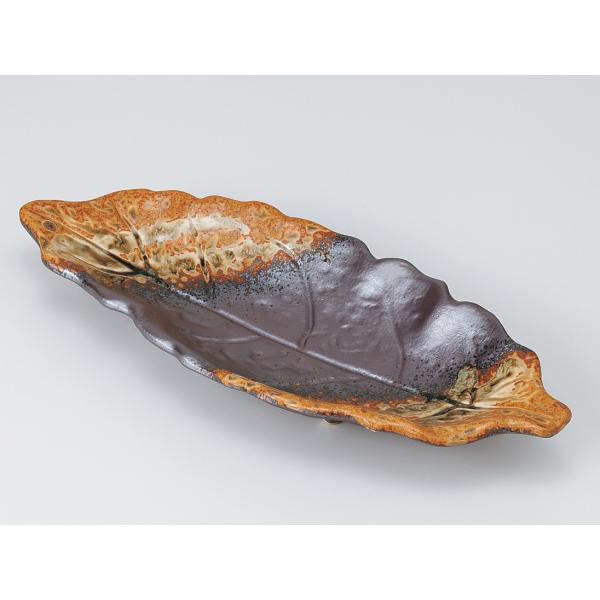 当店と同じ地元の卸商社から直接仕入れる和の器。料理屋さんや旅館などで使用されている本格的なプロ用食器を、ご家庭に格安価格でご提供いたします。季節の器、彩りの器で、食卓をもっとすてきに。サイズ: 33.5x14.5x高さ3.8cm生産:日本製...