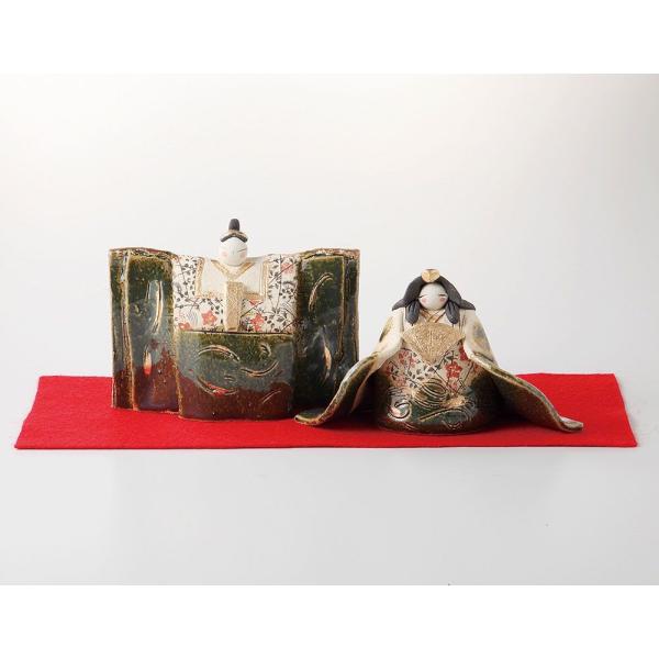 陶器の雛人形です。マンションやアパートなどにお住まいで大きな雛壇はいらないという方、また玄関先にちょっと飾りたいという方に特にお勧めです。ひな祭りの思い出はお子さんの心にずっと残ります。かわいい陶器のひな人形で、和心のある素敵な日にしてあげ...