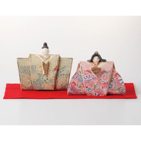 陶器の雛人形です。マンションやアパートなどにお住まいで大きな雛壇はいらないという方、また玄関先にちょっと飾りたいという方に特にお勧めです。ひな祭りの思い出はお子さんの心にずっと残ります。かわいい陶器のひな人形で、和心のある素敵な日にしてあげ...