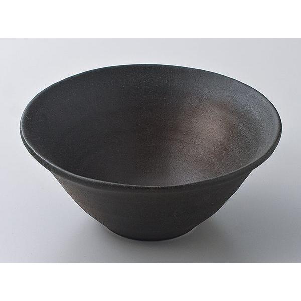 当店と同じ地元の卸商社から直接仕入れる和の器。料理屋さんや旅館などで使用されている本格的なプロ用食器を、ご家庭に格安価格でご提供いたします。季節の器、彩りの器で、食卓をもっとすてきに。〜中鉢〜シンプルでモダンなものから、純和風の豪華な色柄の...