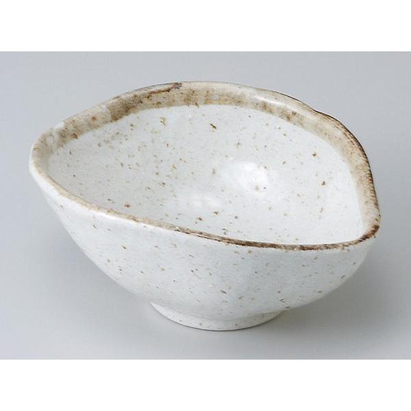 当店と同じ地元の卸商社から直接仕入れる和の器。料理屋さんや旅館などで使用されている本格的なプロ用食器を、ご家庭に格安価格でご提供いたします。季節の器、彩りの器で、食卓をもっとすてきに。〜中鉢〜シンプルでモダンなものから、純和風の豪華な色柄の...