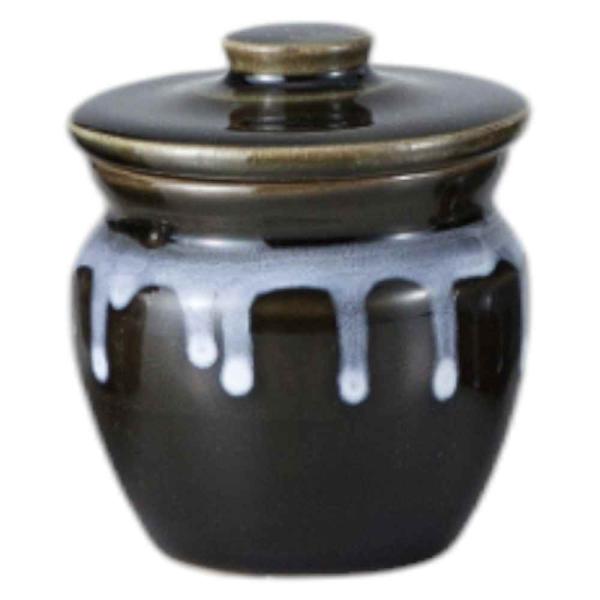 自家製の梅干しやキムチ、薬味などを小分けにして保存するのに便利な壺型の保存容器です。そのまま食卓に出せるデザイン性の高さが魅力。家庭用にはもちろん、ラーメン店さんなどの卓上漬物入れとしても人気の商品です。サイズ: 直径 6.6x高さ 8.5...