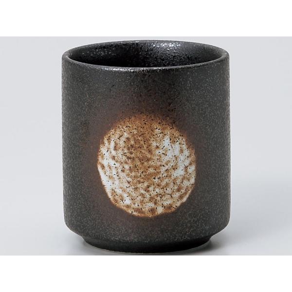 当店と同じ地元の卸商社から直接仕入れる和の器。料理屋さんや旅館などで使用されている本格的なプロ用食器を、ご家庭に格安価格でご提供いたします。季節の器、彩りの器で、食卓をもっとすてきに。サイズ: 直径7x高さ8.1cm 容量:200cc生産:...