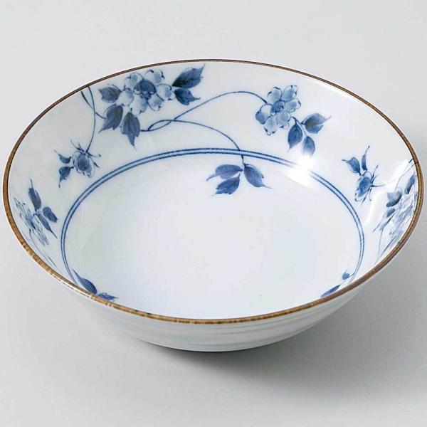 食卓で一工夫アクセントのある小鉢。小さめが故にどんなシーンにも合う個性ある器を。サイズ: 直径13x高さ3.8cm生産:日本製こちらの商品は協同組合からの取り寄せ品となります。そのため、在庫有りとなっていても在庫約束するものではありません。...