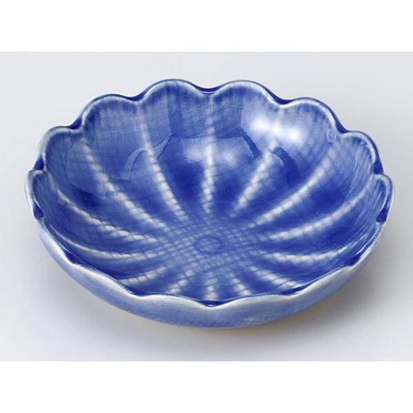 食卓で一工夫アクセントのある小鉢。小さめが故にどんなシーンにも合う個性ある器を。サイズ: 直径11.4x 高さ2.8cm生産:国内 美濃焼※必ずお読みください陶器の性質上、上薬のかかり具合や窯の温度などで掲載写真と多少異なる場合がございます...