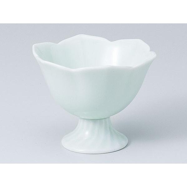 料理屋さんや旅館などで使用されている本格的なプロ用食器を、ご家庭に格安価格でご提供いたします。季節の器、彩りの器で、食卓をもっとすてきに。〜小付〜小付は小鉢よりもやや小さめのものをさしていいます。小鉢同様に小さいが故に、どんなシーンにも合う...