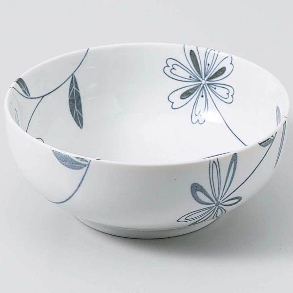 食卓で一工夫アクセントのある小鉢。小さめが故にどんなシーンにも合う個性ある器を。サイズ: 直径13x高さ5cm生産:日本製こちらの商品は協同組合からの取り寄せ品となります。そのため、在庫有りとなっていても在庫約束するものではありません。業務...