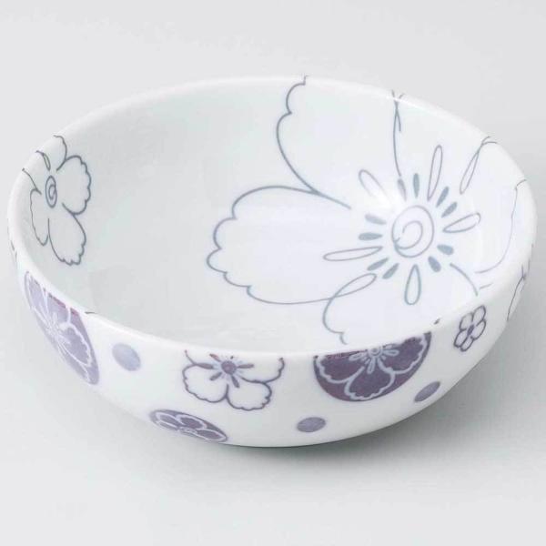 食卓で一工夫アクセントのある小鉢。小さめが故にどんなシーンにも合う個性ある器を。サイズ: 直径16x高さ5.4cm生産:日本製こちらの商品は協同組合からの取り寄せ品となります。そのため、在庫有りとなっていても在庫約束するものではありません。...