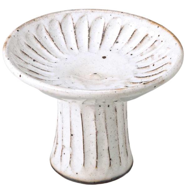 小鉢よりも小さい器に小付やミニ鉢などがございます。醤油皿、珍味鉢など、小さくても食卓を彩る器です。サイズ: 直径10.2×高さ 7.4cm生産:日本製陶器※ご注文に関する注意事項※陶器の性質上、窯の温度や湿度や釉薬のかかり具合によって色やサ...