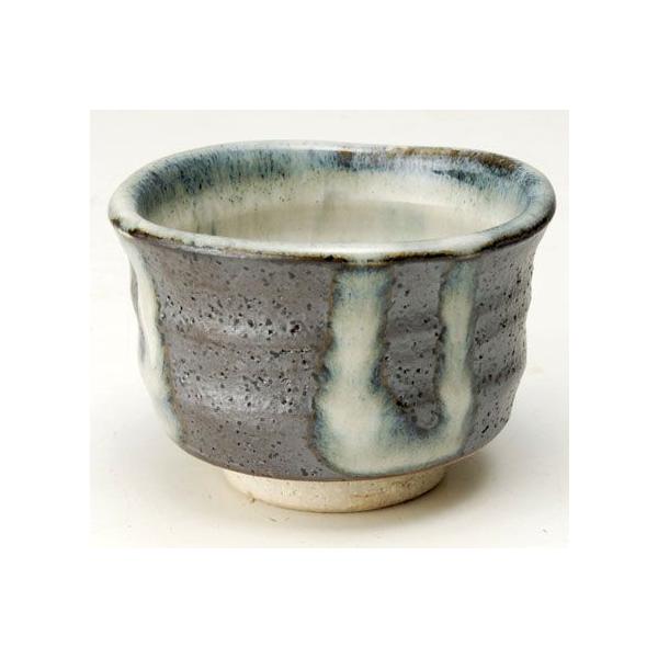 お酒がぐんと美味しくなる、陶器製のぐい呑みです。温かみのある瀬戸焼の風情をお楽しみ下さい。サイズ: φ7×H5cm生産:国内 瀬戸焼陶器