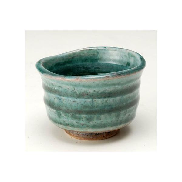 お酒がぐんと美味しくなる、陶器製のぐい呑みです。温かみのある瀬戸焼の風情をお楽しみ下さい。サイズ: φ7×H5cm生産:国内 瀬戸焼陶器