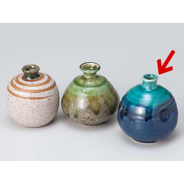 手軽な一輪挿しの花瓶は和のインテリアの代表格。小さく、コレクションする楽しみもありますのでプレゼントにもおすすめです。箱入れ・ラッピングをご希望の場合は備考欄にてお申し付けください（別途費用がかかります）。サイズ: 直径 9×高さ 8cm生...