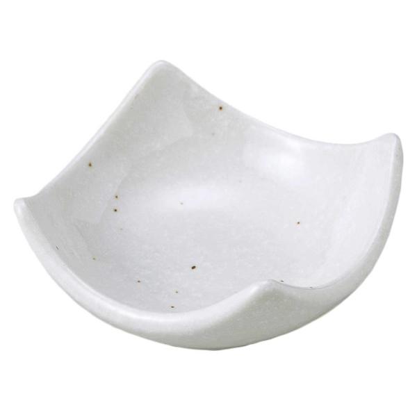 小鉢よりも小さい器に小付やミニ鉢などがございます。醤油皿、珍味鉢など、小さくても食卓を彩る器です。サイズ: 8×8×高さ 3.6cm生産:日本製※ご注文に関する注意事項※陶器の性質上、窯の温度や湿度や釉薬のかかり具合によって色やサイズなど写...