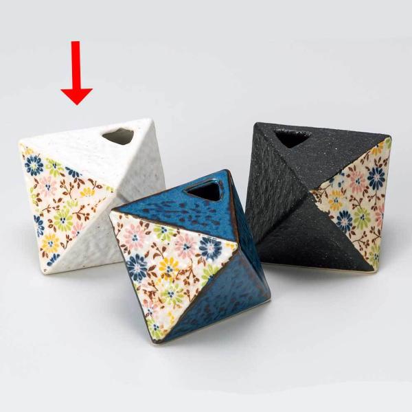 当店と同じ地元の卸商社から直接仕入れる花瓶。玄関や床の間にちょこっと飾ってみてはいかがでしょうか？業務用にも家庭用にもおすすめです。サイズ: 9x高さ 5.6cm生産:日本こちらの商品は協同組合からの取り寄せ品となります。そのため、在庫有り...